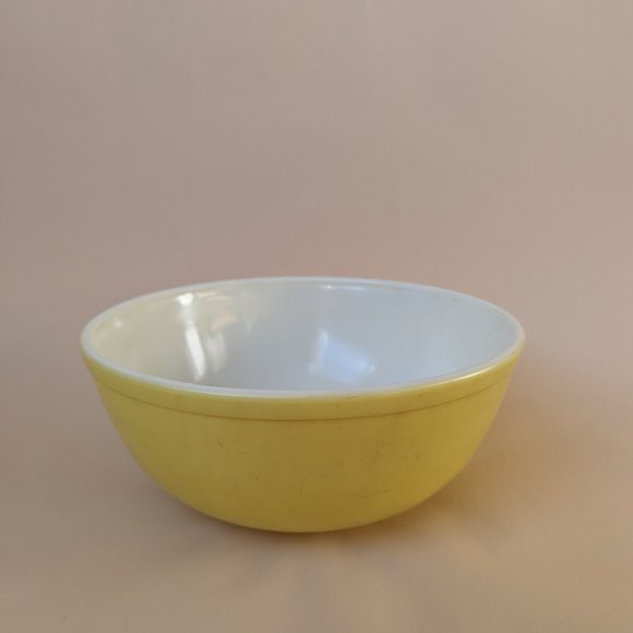 Pyrex | Kitchen | Pyrex 44 Large Primary Yellow Nesting Mixing Bowl 0 4 ...